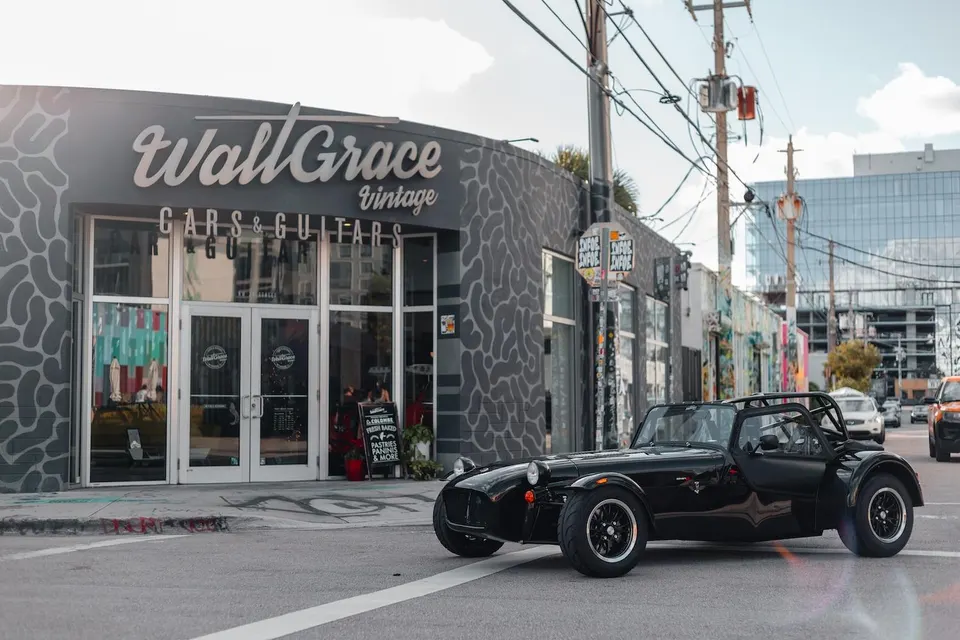 CATERHAM CARS HEADS FOR DOWNTOWN MIAMI SHOWPIECE GALLERY – Totalkitcar
